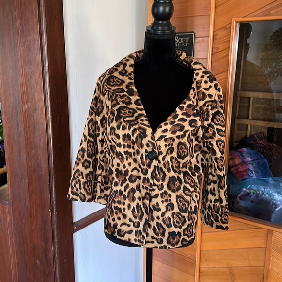 Newport News | Jackets & Coats | Short Leopard Print Jacket Red Satin Lining Euc Newport News ...